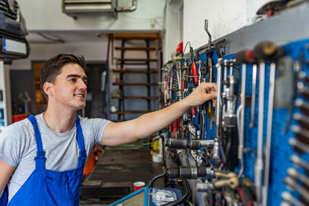 4 steps to simplify tool crib management